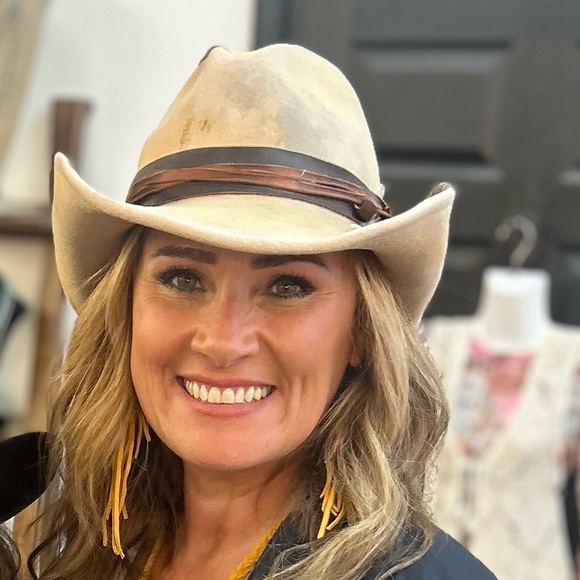 Wendi's Closet (@wylindsey) | Poshmark